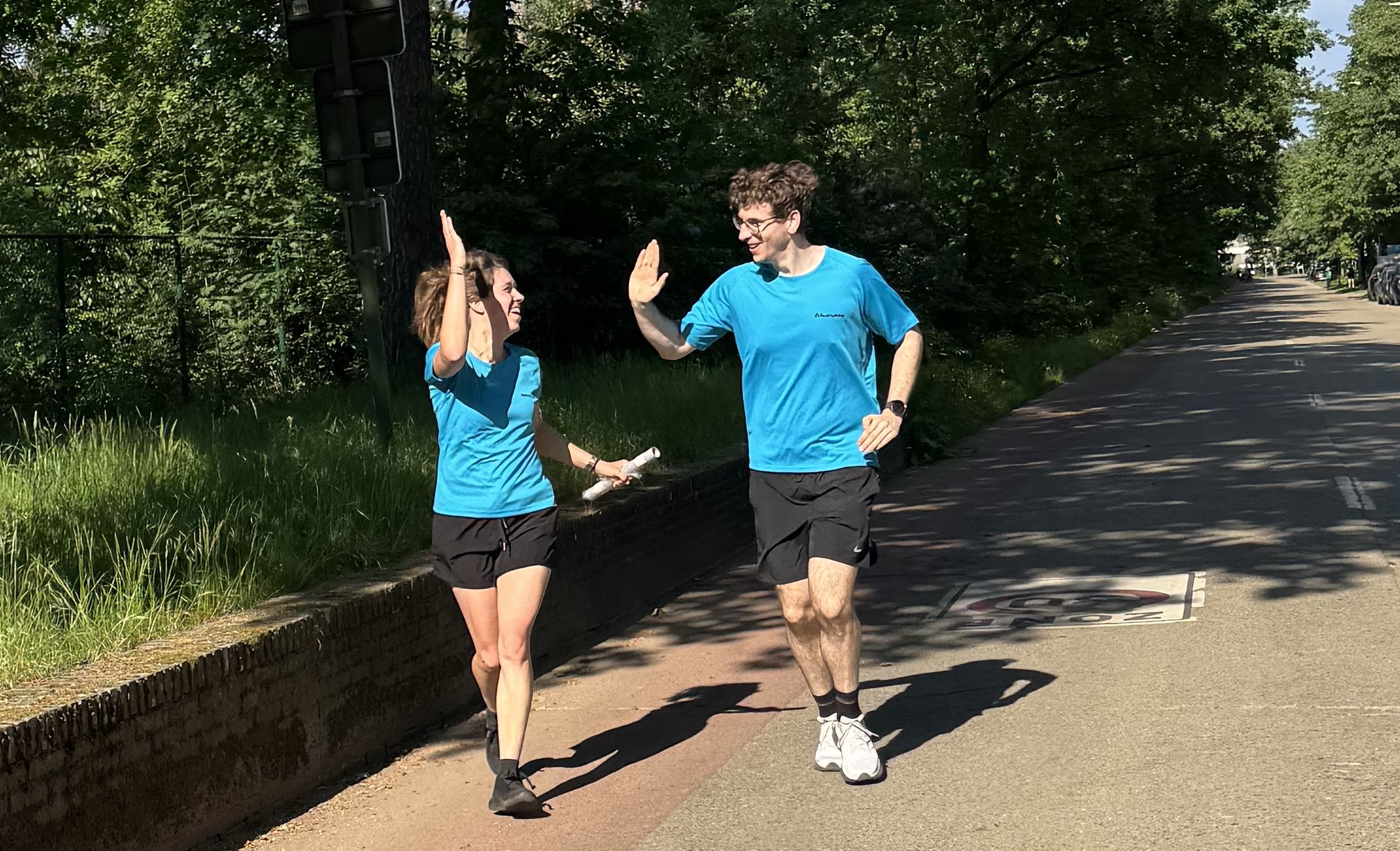 Aurubis employees run laps for charity To Walk Again